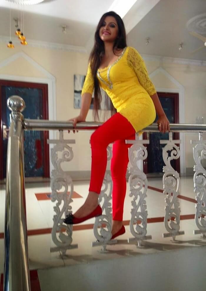 বাংলাদেশী অভিনেত্রী পরীমনির ৩০টি অসাধারন ছবি