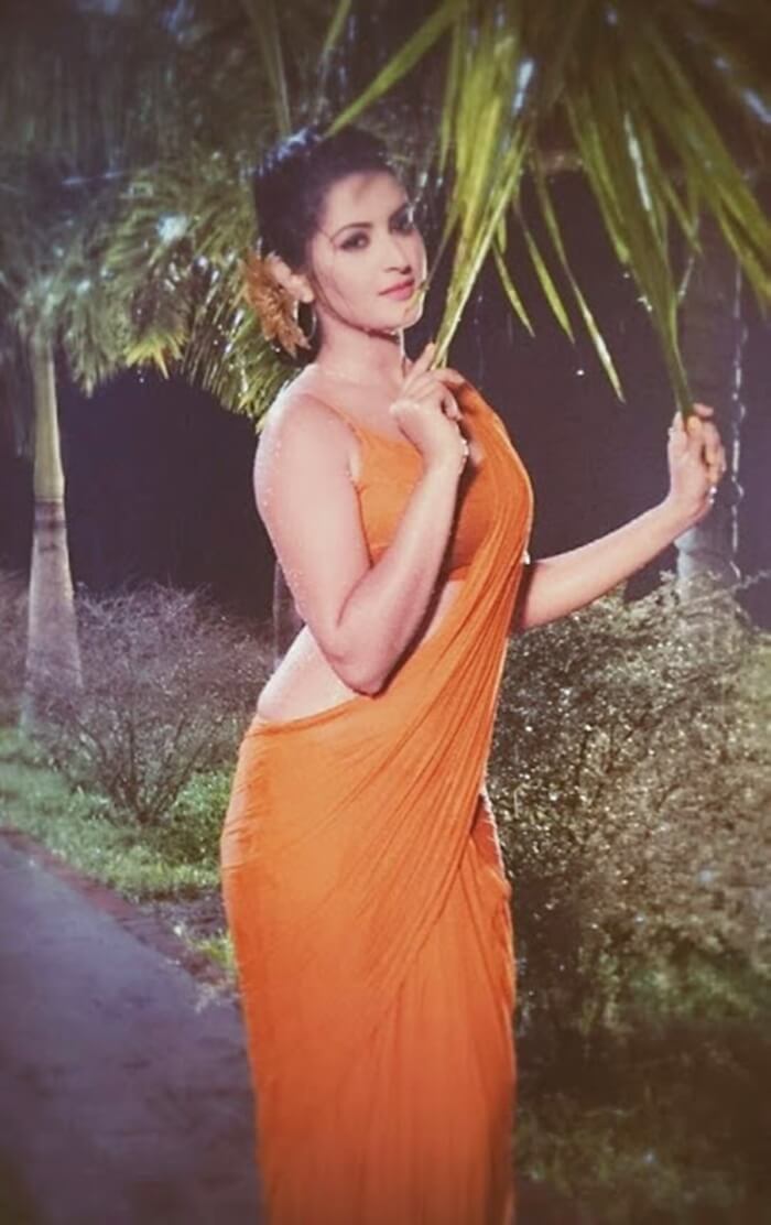 বাংলাদেশী অভিনেত্রী পরীমনির ৩০টি অসাধারন ছবি