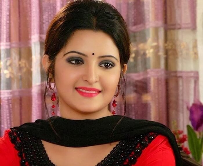 বাংলাদেশী অভিনেত্রী পরীমনির ৩০টি অসাধারন ছবি