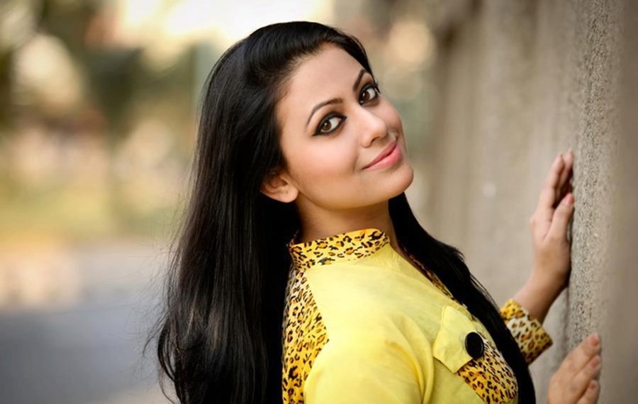 আজমেরী সুলতানা আশা - আগাছা