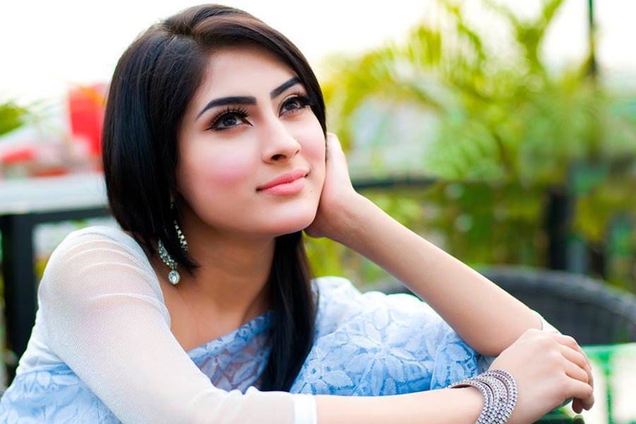 মেহজাবিন চৌধুরী - আগাছা