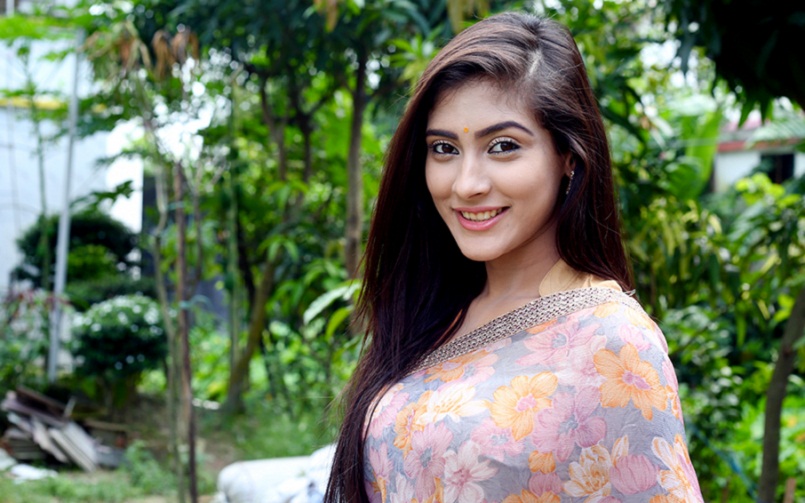 মেহজাবিন চৌধুরী - আগাছা