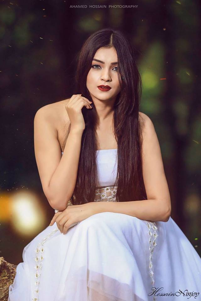 শারলিনা হোসেন - আগাছা