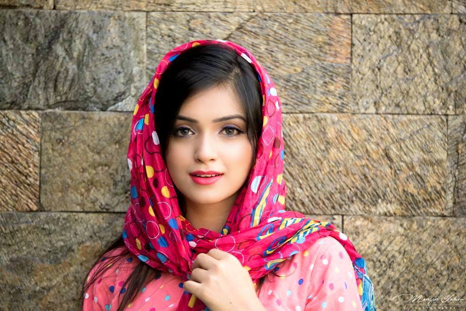 শারলিনা হোসেন - আগাছা