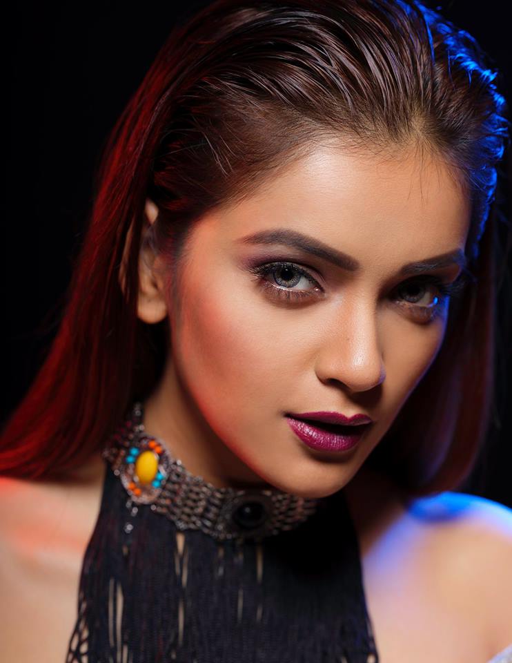 শারলিনা হোসেন - আগাছা