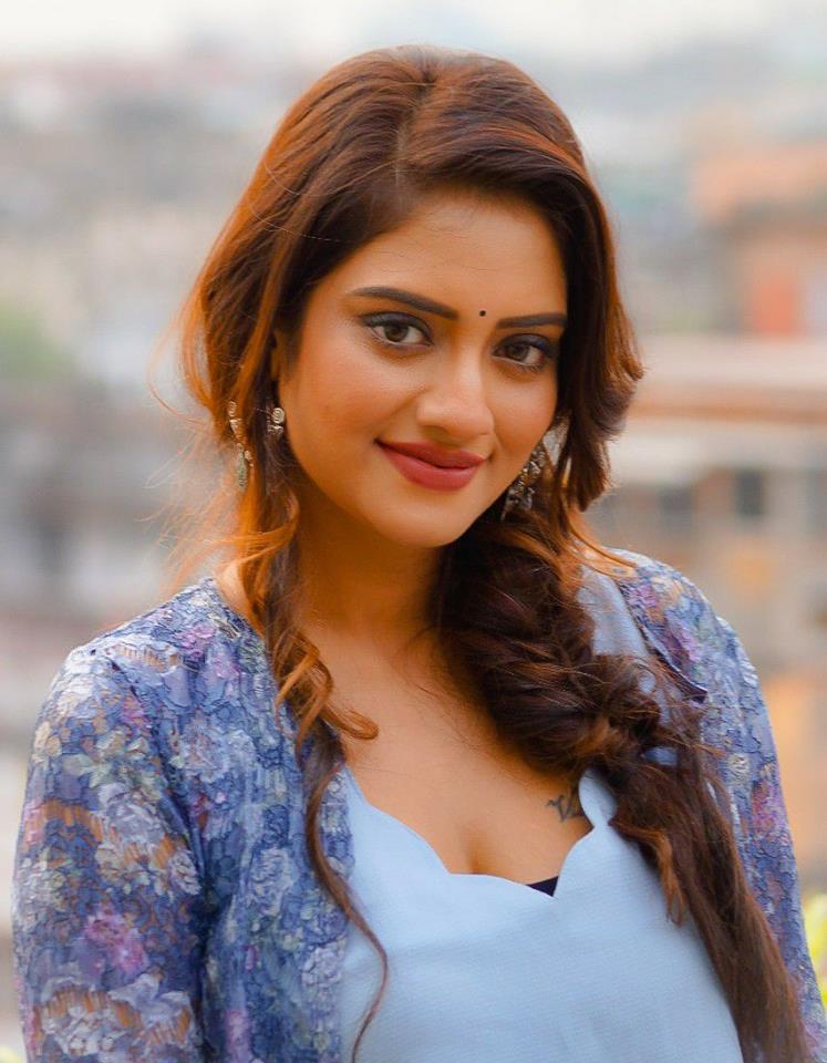 নুসরাত জাহান - আগাছা