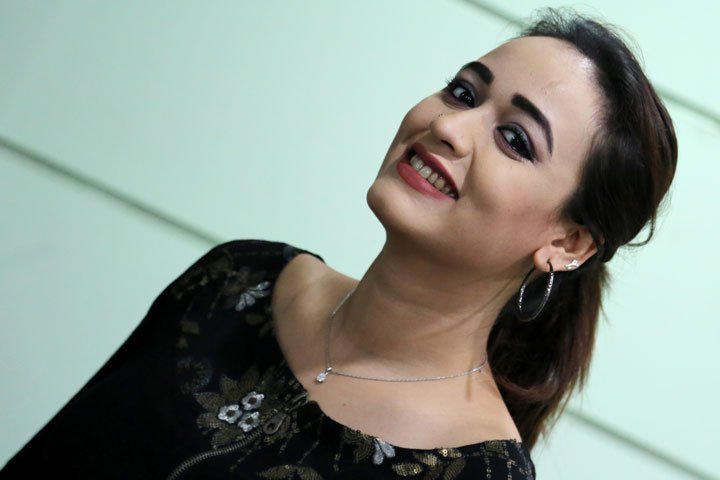 অহনা রহমান লাকি - আগাছা