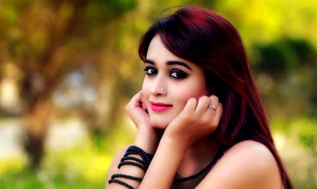 অহনা রহমান লাকি - আগাছা