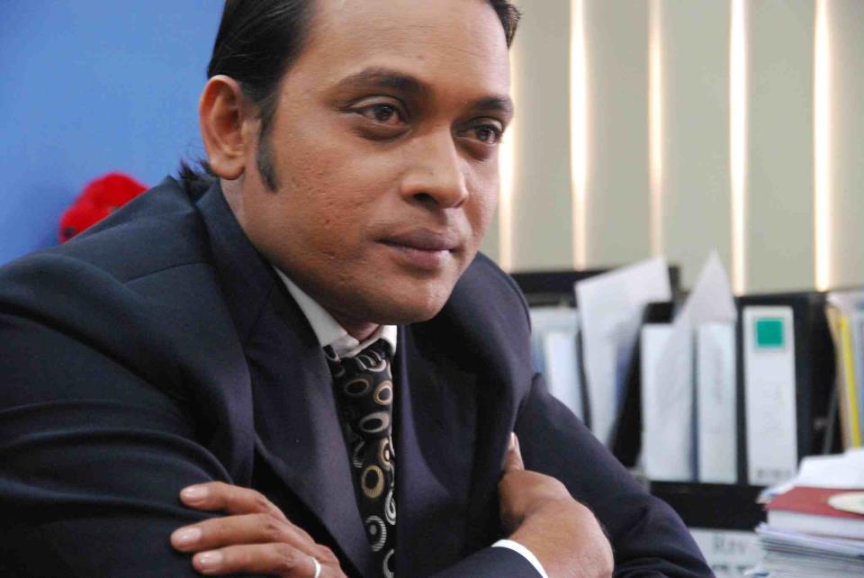 আনিসুর রহমান মিলন - আগাছা