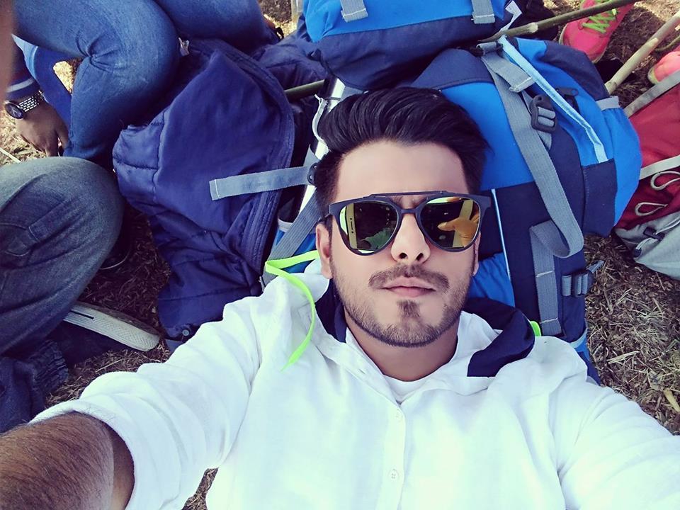 সিয়াম আহমেদ - আগাছা