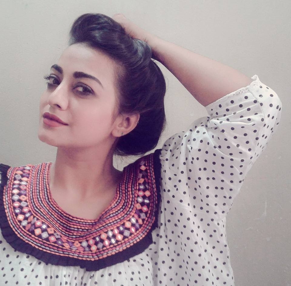 নাজিয়া হক অর্শা - আগাছা