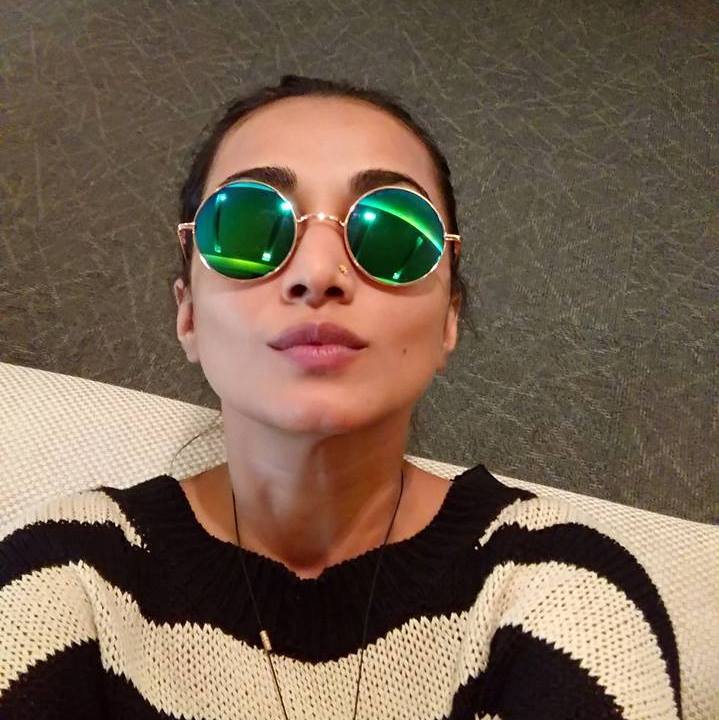 নাজিয়া হক অর্শা - আগাছা