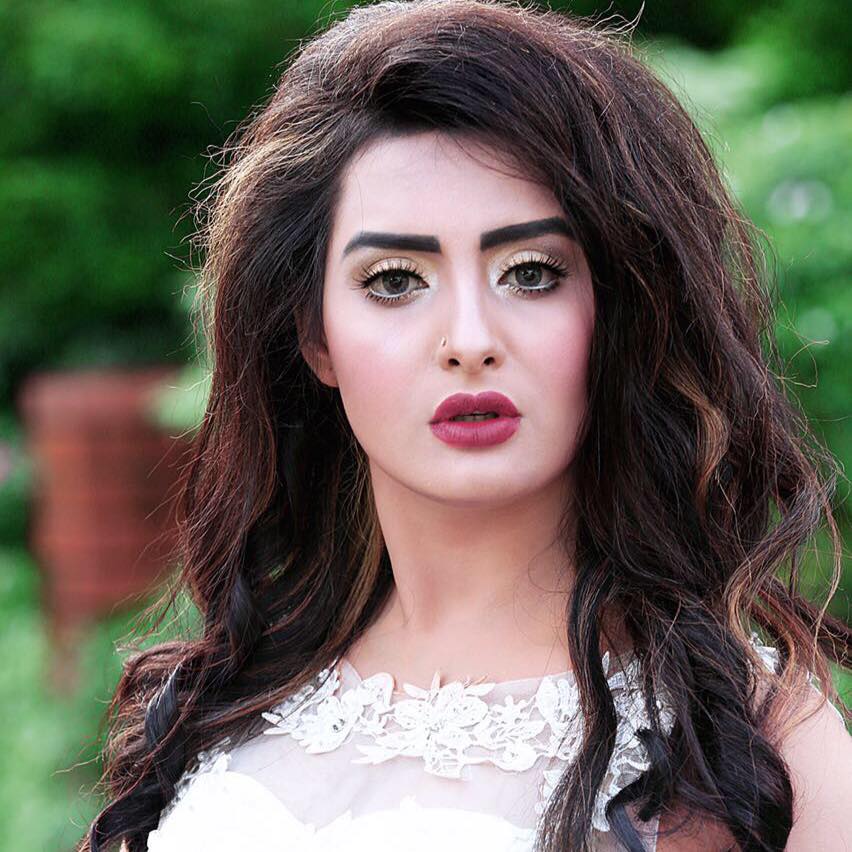 নিঝুম রুবিনা - আগাছা