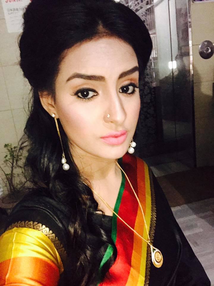 নিঝুম রুবিনা - আগাছা