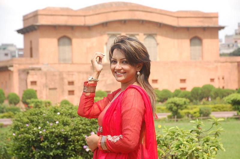 নওশীন নেহরিন মৌ